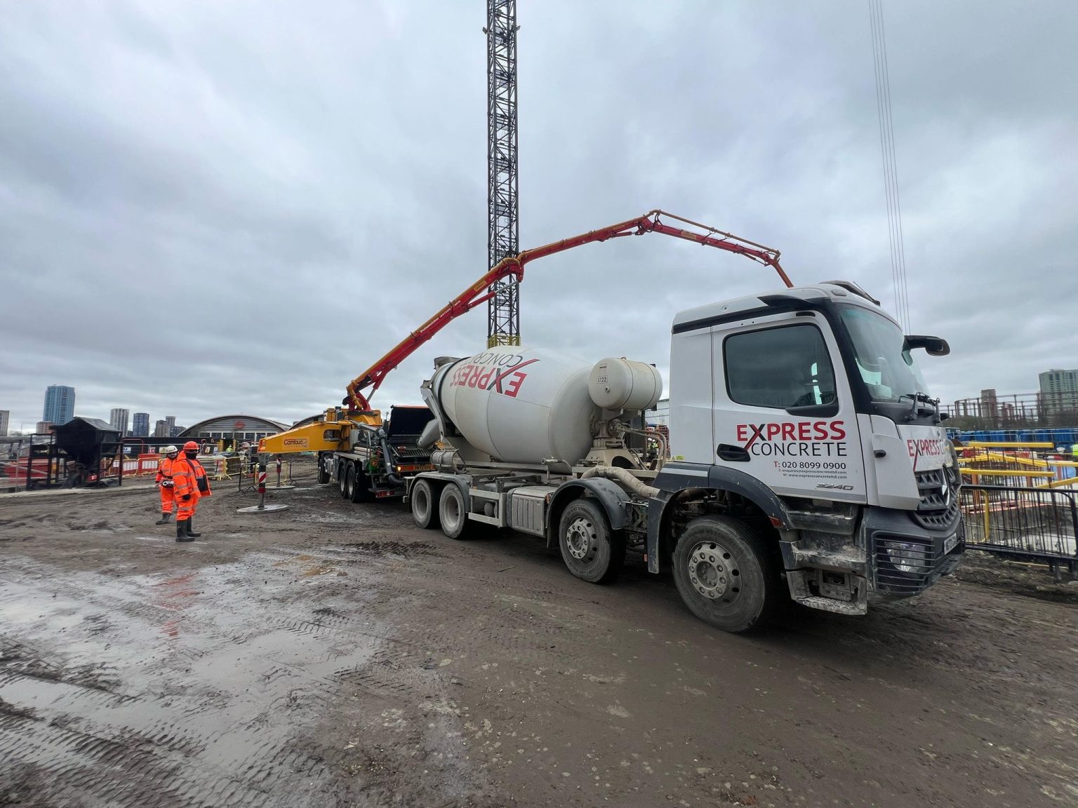 Ready Mix vs Site Mixed Concrete: Complete Comparison Guide